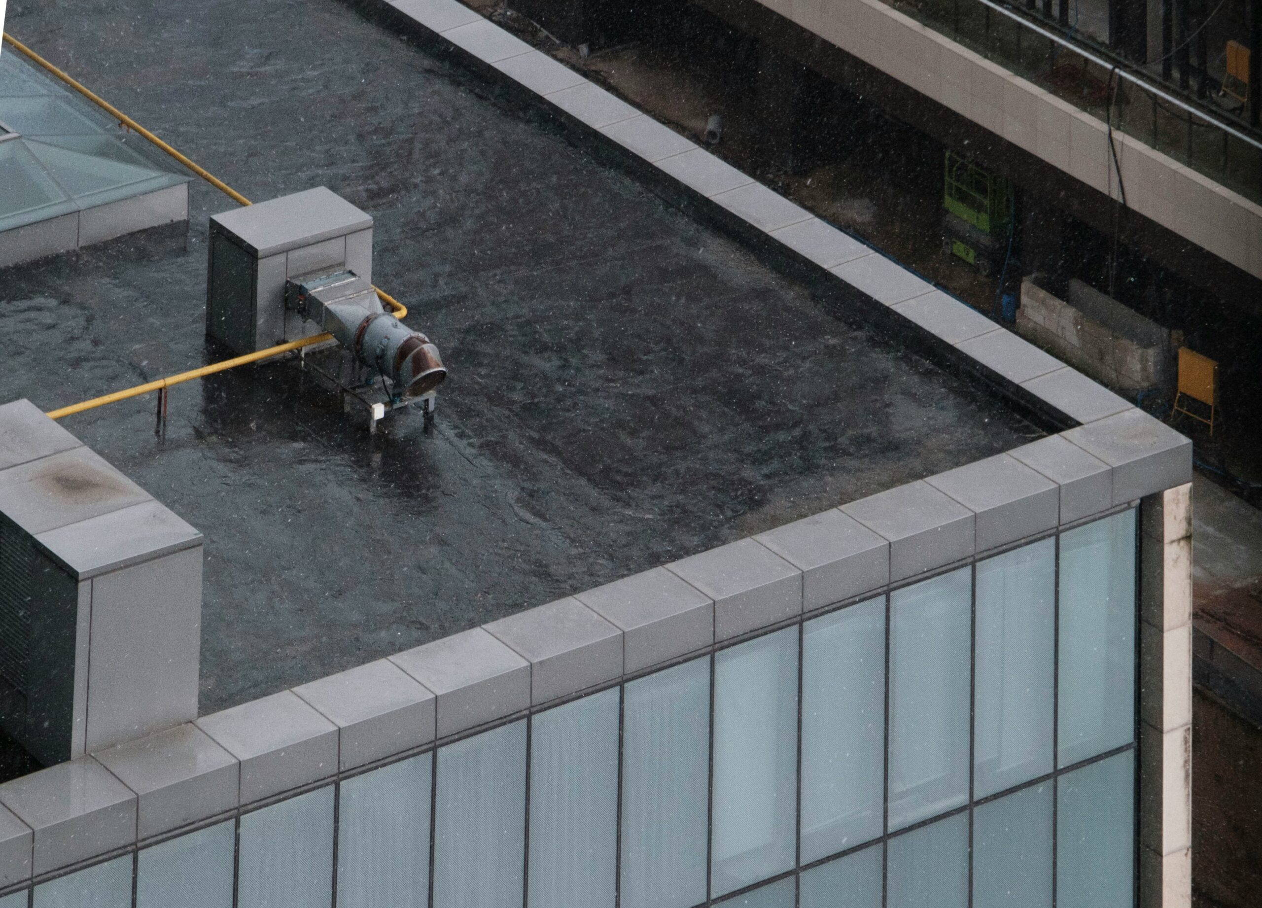 The connection between roof drainage and balcony waterproofing failures ...